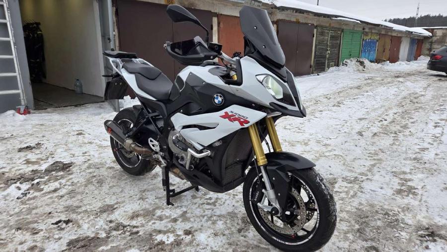White BMW S 1000XR 2015 in Kaunas, with an engine capacity of 1.00 L and mileage of 53 thousand km for 8500 €, photo 1 on AUTOMOTO.COM.LV