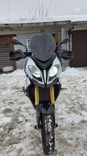 Белый БМВ S 1000XR 2015 в Каунас, объемом двигателя 1.00 л и пробегом 53 тыс. км за 8500 €, фото 4 на AUTOMOTO.COM.LV