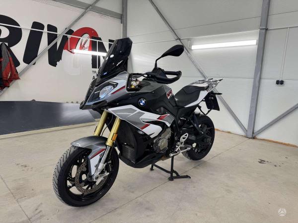 Белый БМВ S 1000XR 2017 в Утена, объемом двигателя 1.00 л и пробегом 54 тыс. км за 9350 €, фото 1 на AUTOMOTO.COM.LV