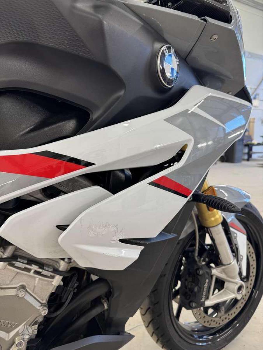 Белый БМВ S 1000XR 2017 в Утена, объемом двигателя 1.00 л и пробегом 54 тыс. км за 9350 €, фото 10 на AUTOMOTO.COM.LV