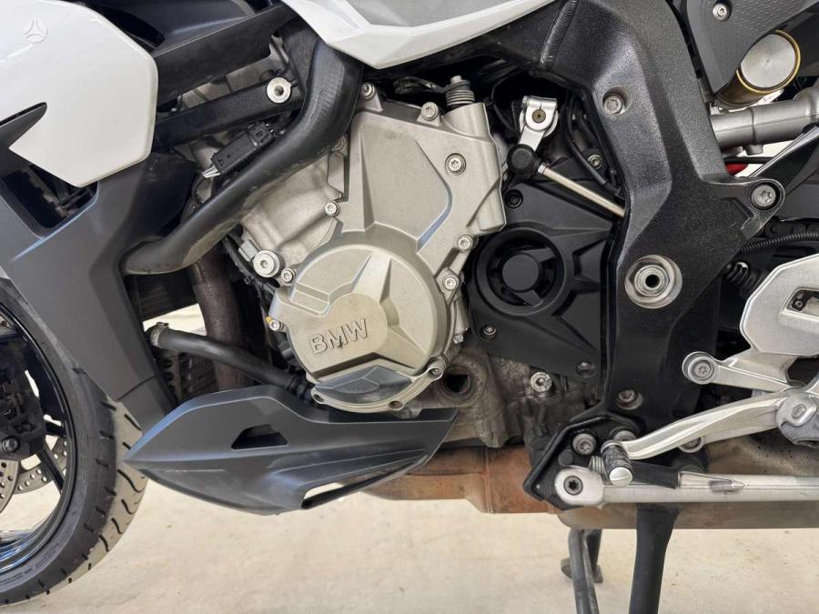 Белый БМВ S 1000XR 2017 в Утена, объемом двигателя 1.00 л и пробегом 54 тыс. км за 9350 €, фото 12 на AUTOMOTO.COM.LV