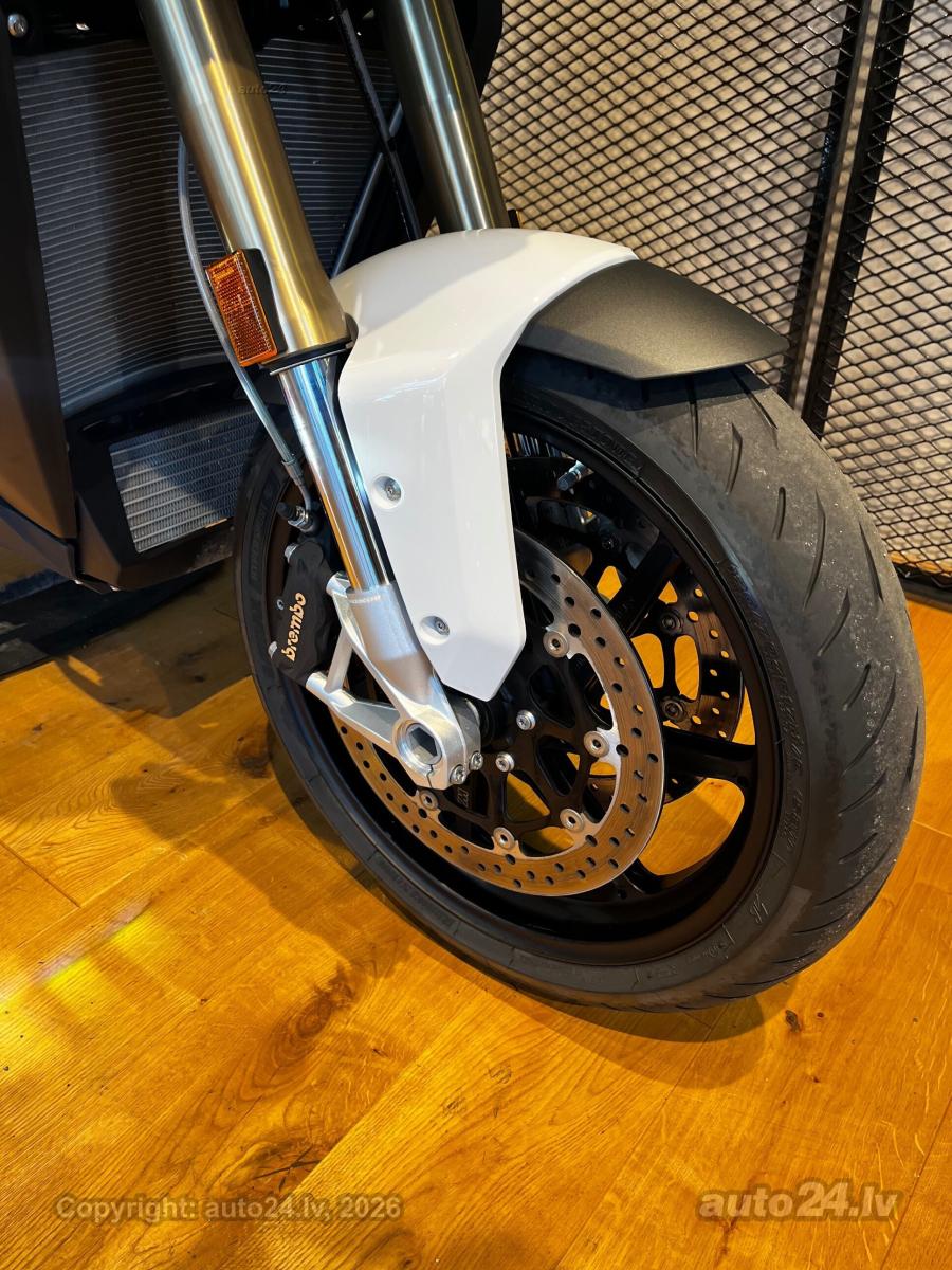 Белый БМВ S 1000XR 2026 в Таллин, объемом двигателя 1.00 л и пробегом 5 тыс. км за 18950 €, фото 5 на AUTOMOTO.COM.LV