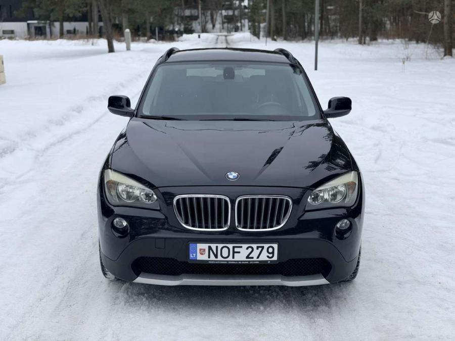 Black BMW X1 2009 in Kaunas, with an engine capacity of 2.00 L and mileage of 293 thousand km for 5700 €, photo 2 on AUTOMOTO.COM.LV