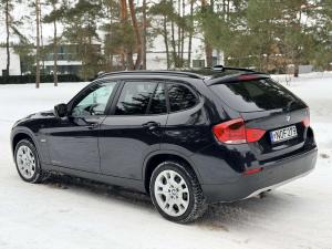 Black BMW X1 2009 in Kaunas, with an engine capacity of 2.00 L and mileage of 293 thousand km for 5700 €, photo 4 on AUTOMOTO.COM.LV