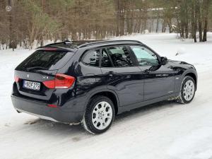 Black BMW X1 2009 in Kaunas, with an engine capacity of 2.00 L and mileage of 293 thousand km for 5700 €, photo 6 on AUTOMOTO.COM.LV