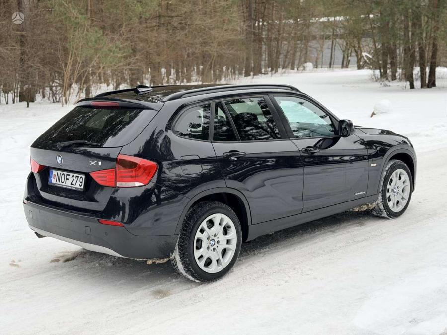 Black BMW X1 2009 in Kaunas, with an engine capacity of 2.00 L and mileage of 293 thousand km for 5700 €, photo 6 on AUTOMOTO.COM.LV