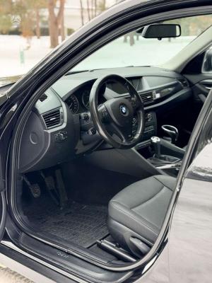 Black BMW X1 2009 in Kaunas, with an engine capacity of 2.00 L and mileage of 293 thousand km for 5700 €, photo 8 on AUTOMOTO.COM.LV