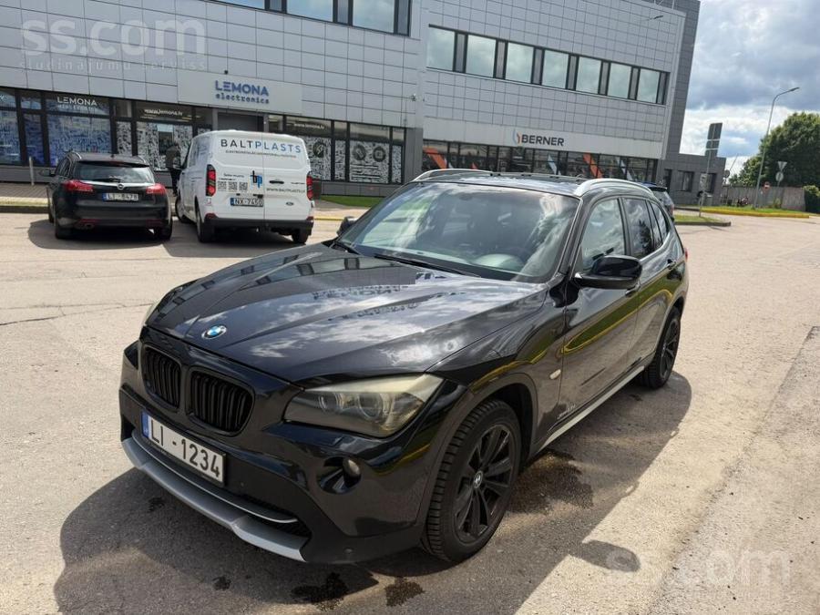Black BMW X1 2009 in Riga, with an engine capacity of 2.00 L and mileage of 0 thousand km for 5600 €, photo 1 on AUTOMOTO.COM.LV