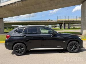 Black BMW X1 2009 in Riga, with an engine capacity of 2.00 L and mileage of 0 thousand km for 5600 €, photo 3 on AUTOMOTO.COM.LV