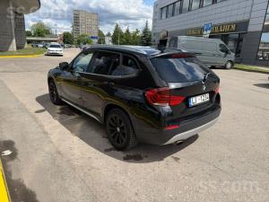 Black BMW X1 2009 in Riga, with an engine capacity of 2.00 L and mileage of 0 thousand km for 5600 €, photo 6 on AUTOMOTO.COM.LV