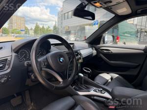 Black BMW X1 2009 in Riga, with an engine capacity of 2.00 L and mileage of 0 thousand km for 5600 €, photo 7 on AUTOMOTO.COM.LV