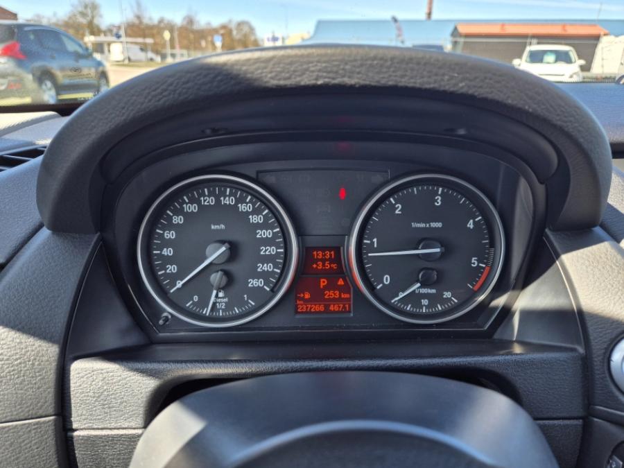 Melns BMW X1 2009 Rīga, ar dzinēja tilpumu 2.00 L un nobraukumu 237 tūkst. km par 6500 €, foto 10 vietnē AUTOMOTO.COM.LV