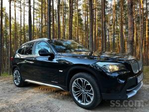 Black BMW X1 2009 in Riga, with an engine capacity of 2.00 L and mileage of 225 thousand km for 7700 €, photo  on AUTOMOTO.COM.LV