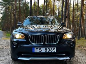 Black BMW X1 2009 in Riga, with an engine capacity of 2.00 L and mileage of 225 thousand km for 7700 €, photo 4 on AUTOMOTO.COM.LV