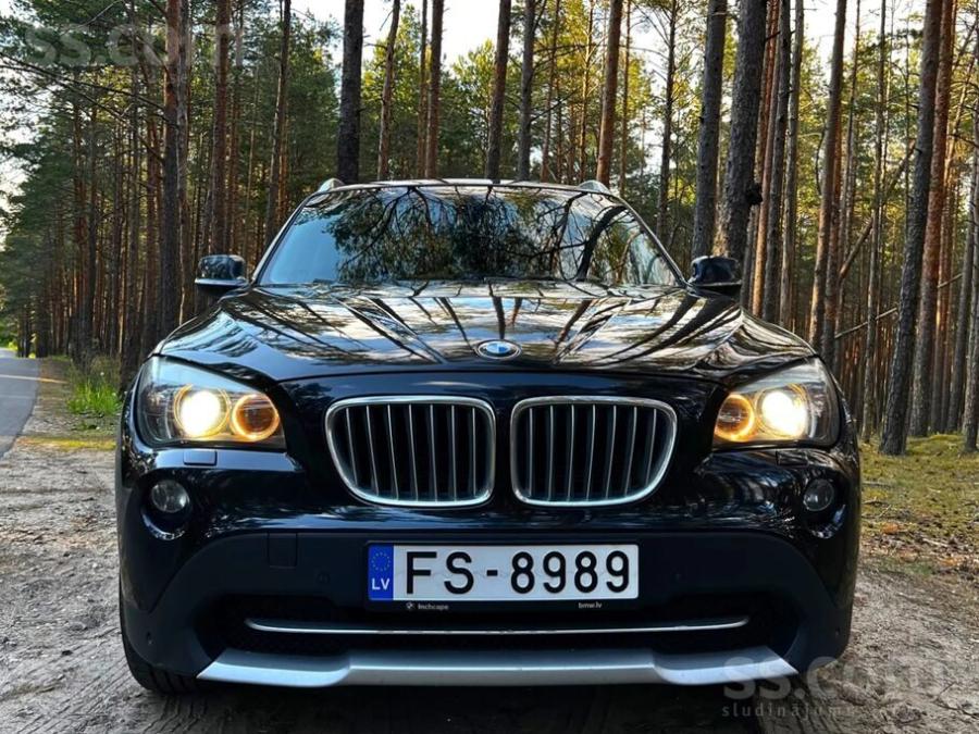 Black BMW X1 2009 in Riga, with an engine capacity of 2.00 L and mileage of 225 thousand km for 7700 €, photo 4 on AUTOMOTO.COM.LV