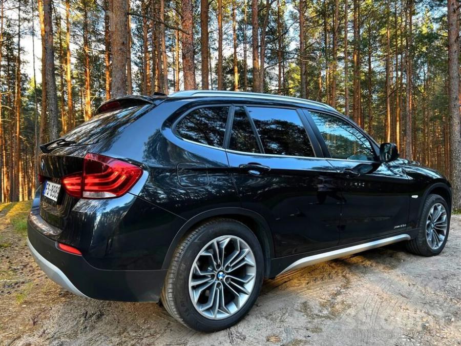 Black BMW X1 2009 in Riga, with an engine capacity of 2.00 L and mileage of 225 thousand km for 7700 €, photo 6 on AUTOMOTO.COM.LV