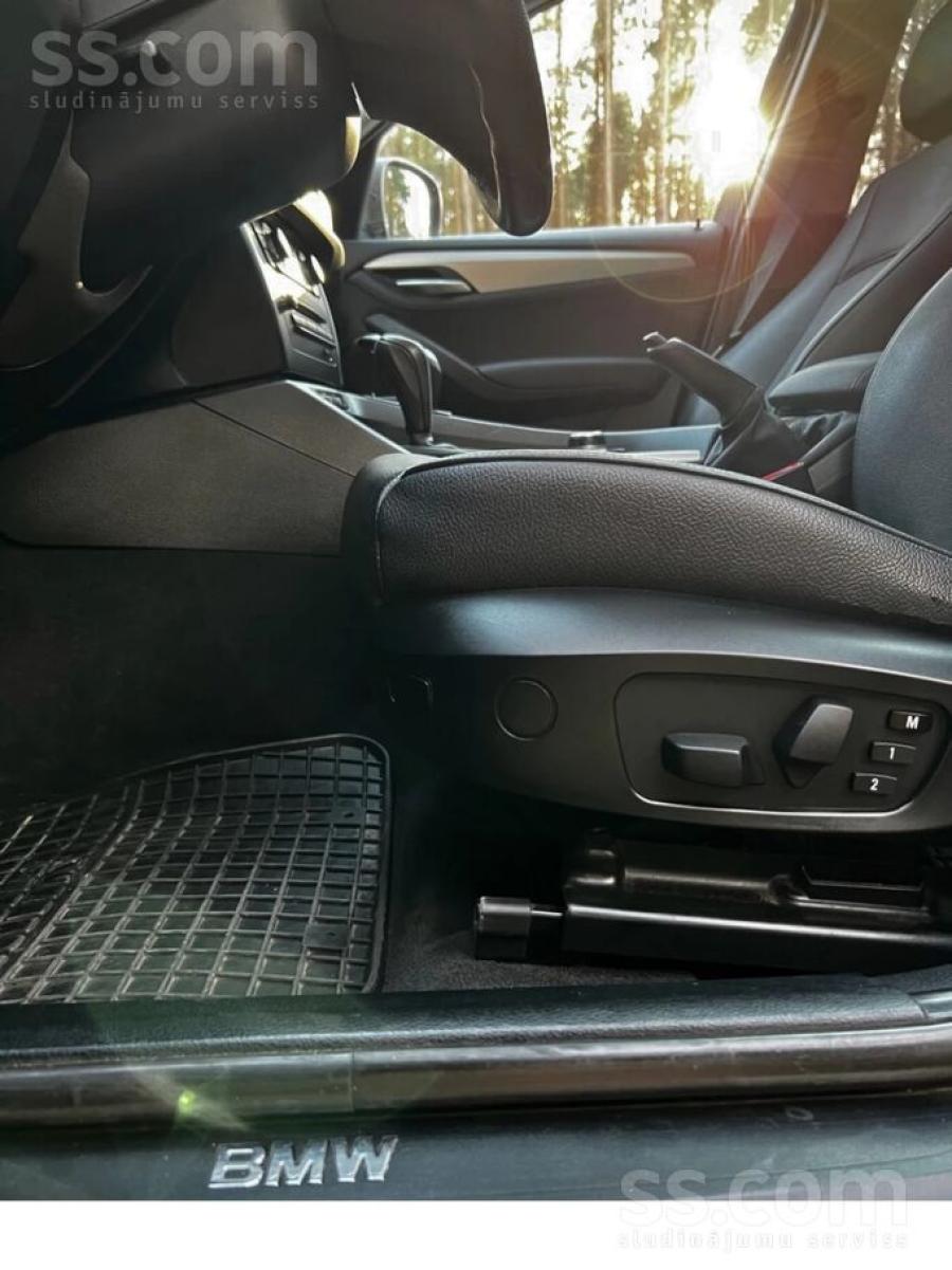Black BMW X1 2009 in Riga, with an engine capacity of 2.00 L and mileage of 225 thousand km for 7700 €, photo 10 on AUTOMOTO.COM.LV