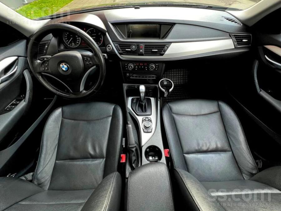 Black BMW X1 2009 in Riga, with an engine capacity of 2.00 L and mileage of 225 thousand km for 7700 €, photo 12 on AUTOMOTO.COM.LV