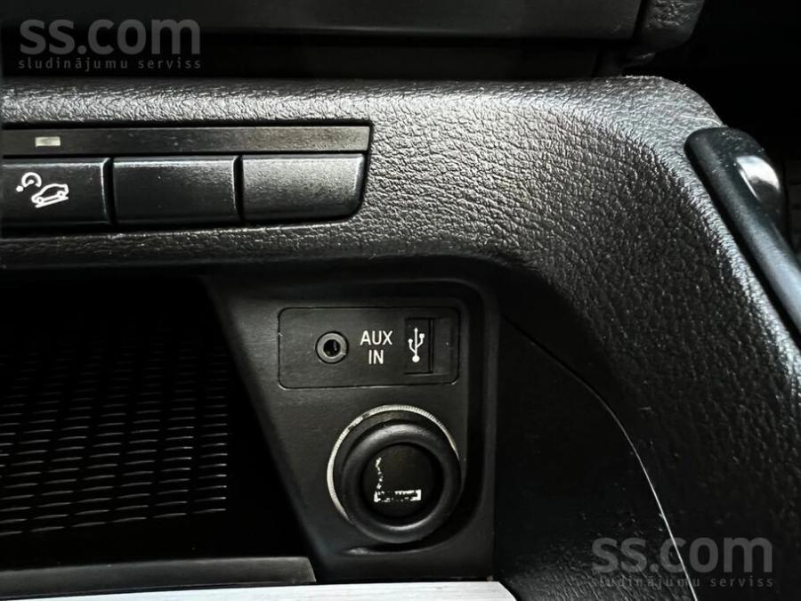 Black BMW X1 2009 in Riga, with an engine capacity of 2.00 L and mileage of 225 thousand km for 7700 €, photo 15 on AUTOMOTO.COM.LV