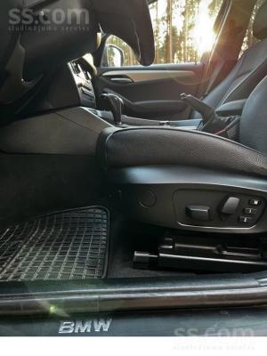 Black BMW X1 2009 in Riga, with an engine capacity of 2.00 L and mileage of 225 thousand km for 7300 €, photo 10 on AUTOMOTO.COM.LV