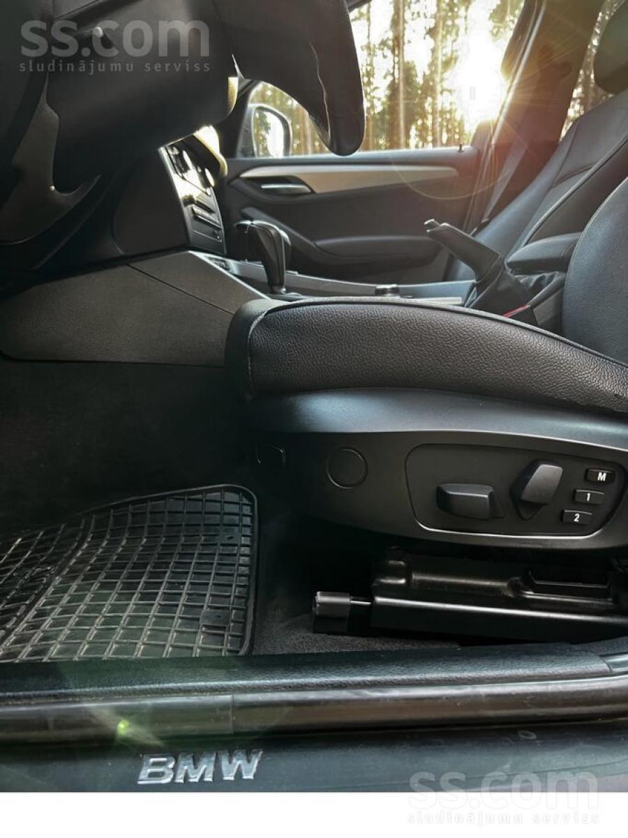 Black BMW X1 2009 in Riga, with an engine capacity of 2.00 L and mileage of 225 thousand km for 7300 €, photo 10 on AUTOMOTO.COM.LV
