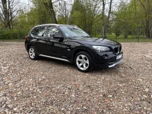 Black BMW X1 2010 in Cesis, with an engine capacity of 2.00 L and mileage of 0 thousand km for 7400 €, photo 1 on AUTOMOTO.COM.LV