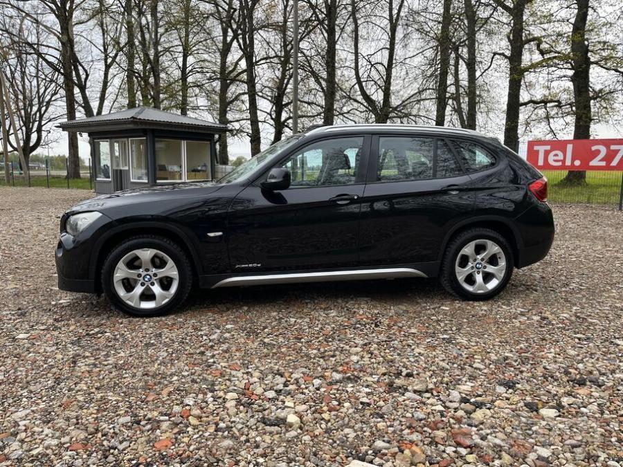 Black BMW X1 2010 in Cesis, with an engine capacity of 2.00 L and mileage of 0 thousand km for 7400 €, photo 3 on AUTOMOTO.COM.LV
