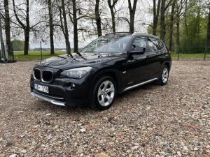 Black BMW X1 2010 in Cesis, with an engine capacity of 2.00 L and mileage of 0 thousand km for 7400 €, photo 4 on AUTOMOTO.COM.LV