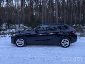 Melns BMW X1 2010 Bauska, ar dzinēja tilpumu 2.00 L un nobraukumu 310 tūkst. km par 6000 €, foto 2 vietnē AUTOMOTO.COM.LV
