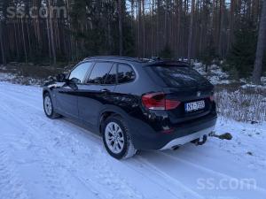 Melns BMW X1 2010 Bauska, ar dzinēja tilpumu 2.00 L un nobraukumu 310 tūkst. km par 6000 €, foto 3 vietnē AUTOMOTO.COM.LV