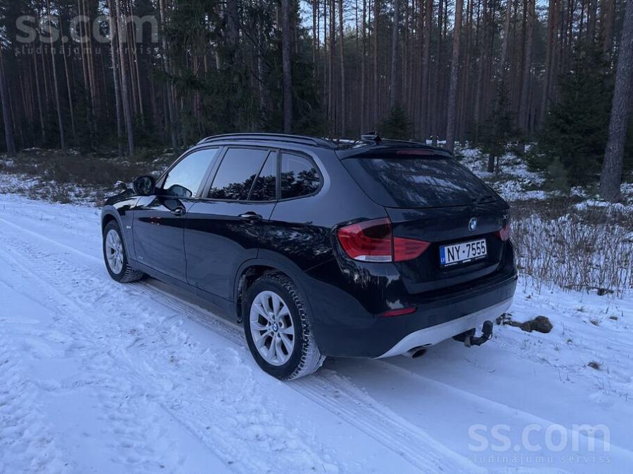 Melns BMW X1 2010 Bauska, ar dzinēja tilpumu 2.00 L un nobraukumu 310 tūkst. km par 6000 €, foto 3 vietnē AUTOMOTO.COM.LV
