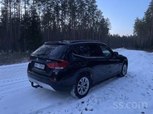Melns BMW X1 2010 Bauska, ar dzinēja tilpumu 2.00 L un nobraukumu 310 tūkst. km par 6000 €, foto 5 vietnē AUTOMOTO.COM.LV