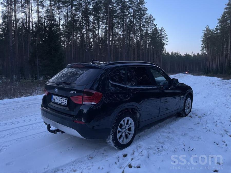 Melns BMW X1 2010 Bauska, ar dzinēja tilpumu 2.00 L un nobraukumu 310 tūkst. km par 6000 €, foto 5 vietnē AUTOMOTO.COM.LV