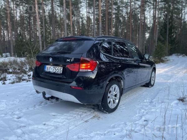 Black BMW X1 2010 in Riga, with an engine capacity of 2.00 L and mileage of 300 thousand km for 5800 €, photo 2 on AUTOMOTO.COM.LV