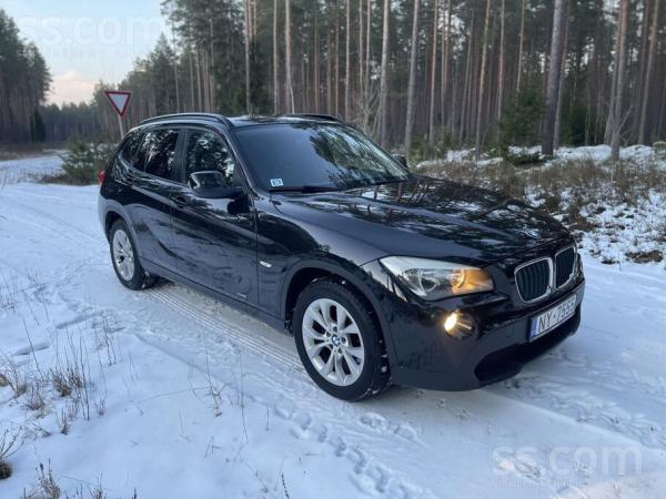 Black BMW X1 2010 in Riga, with an engine capacity of 2.00 L and mileage of 300 thousand km for 5800 €, photo 3 on AUTOMOTO.COM.LV