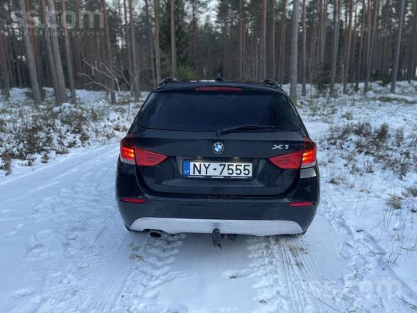 Black BMW X1 2010 in Riga, with an engine capacity of 2.00 L and mileage of 300 thousand km for 5800 €, photo 4 on AUTOMOTO.COM.LV