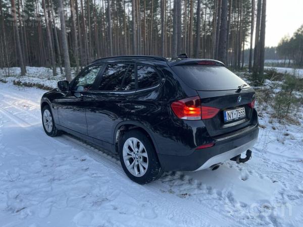 Black BMW X1 2010 in Riga, with an engine capacity of 2.00 L and mileage of 300 thousand km for 5800 €, photo 5 on AUTOMOTO.COM.LV