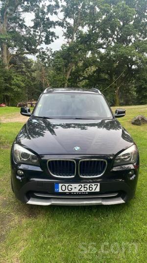 Black BMW X1 2010 in Riga, with an engine capacity of 2.00 L and mileage of 240 thousand km for 3500 €, photo 1 on AUTOMOTO.COM.LV