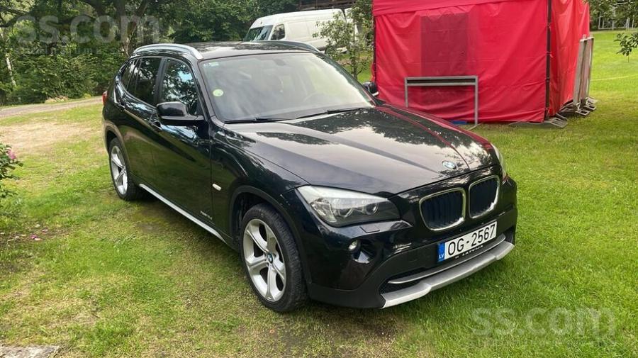 Black BMW X1 2010 in Riga, with an engine capacity of 2.00 L and mileage of 240 thousand km for 3500 €, photo 2 on AUTOMOTO.COM.LV