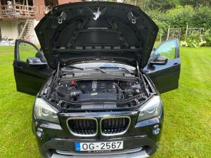 Black BMW X1 2010 in Riga, with an engine capacity of 2.00 L and mileage of 240 thousand km for 3500 €, photo 6 on AUTOMOTO.COM.LV