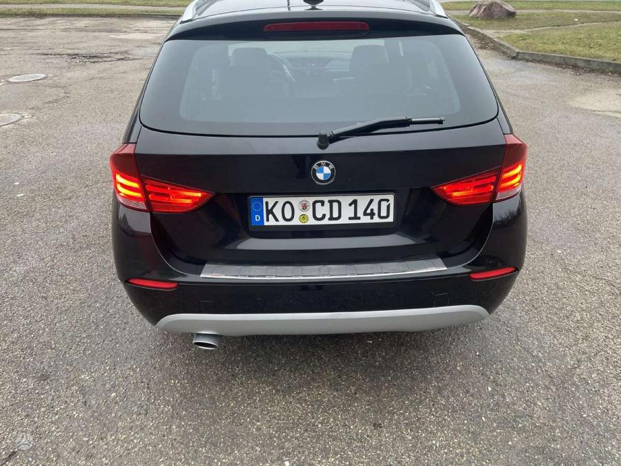 Black BMW X1 2010 in Kaunas, with an engine capacity of 2.00 L and mileage of 201 thousand km for 7990 €, photo 5 on AUTOMOTO.COM.LV