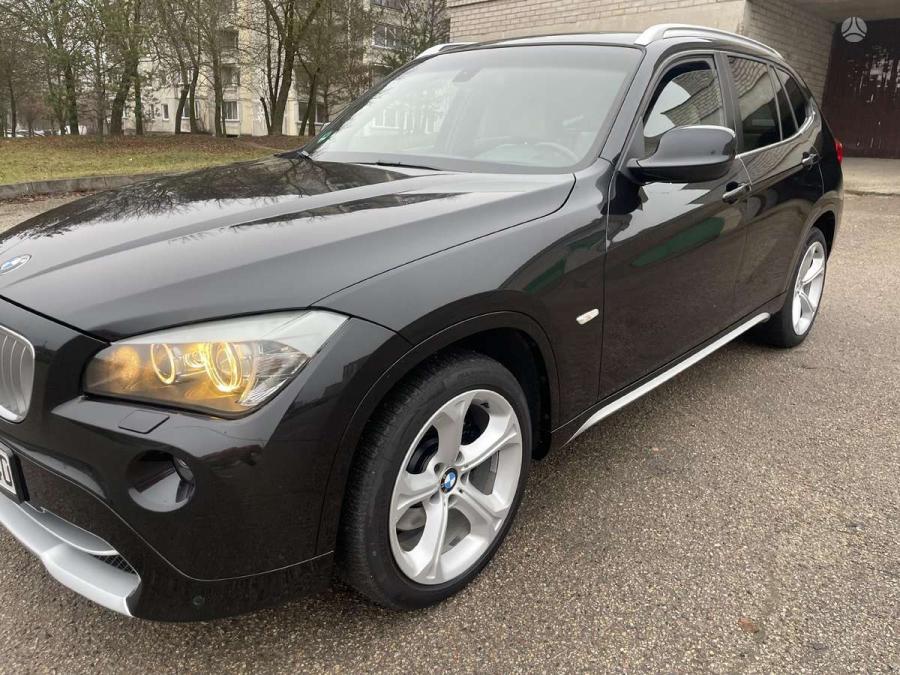 Black BMW X1 2010 in Kaunas, with an engine capacity of 2.00 L and mileage of 201 thousand km for 7990 €, photo 8 on AUTOMOTO.COM.LV