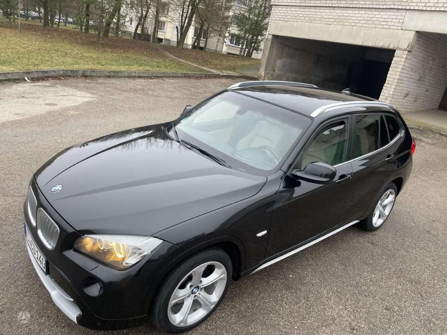 Black BMW X1 2010 in Kaunas, with an engine capacity of 2.00 L and mileage of 201 thousand km for 7990 €, photo 10 on AUTOMOTO.COM.LV