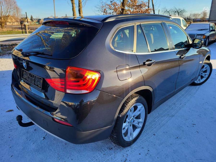 Melns BMW X1 2010 Raseiniai, ar dzinēja tilpumu 2.00 L un nobraukumu 179 tūkst. km par 6450 €, foto 4 vietnē AUTOMOTO.COM.LV