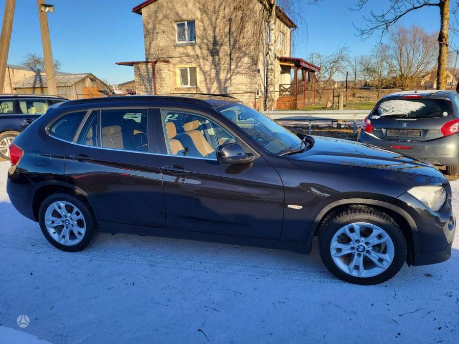 Melns BMW X1 2010 Raseiniai, ar dzinēja tilpumu 2.00 L un nobraukumu 179 tūkst. km par 6450 €, foto 7 vietnē AUTOMOTO.COM.LV