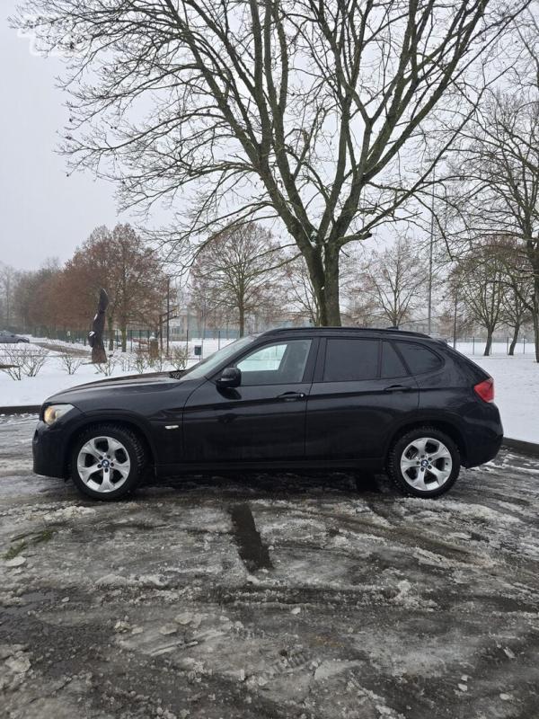 Black BMW X1 2010 in Radviliskis, with an engine capacity of 2.00 L and mileage of 345 thousand km for 4999 €, photo 3 on AUTOMOTO.COM.LV