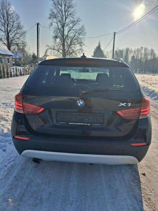 Black BMW X1 2010 in Raseiniai, with an engine capacity of 2.00 L and mileage of 271 thousand km for 5300 €, photo 3 on AUTOMOTO.COM.LV