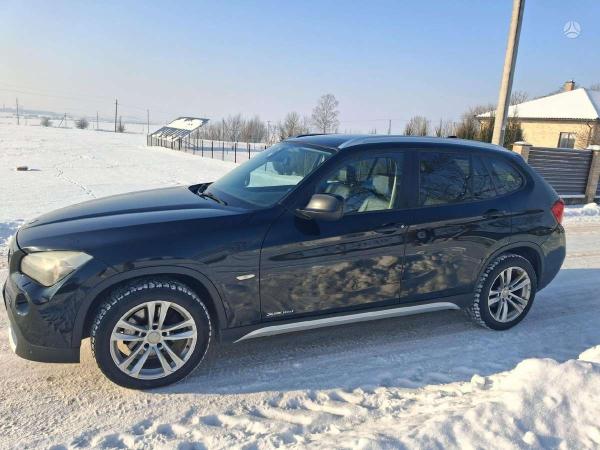 Black BMW X1 2010 in Raseiniai, with an engine capacity of 2.00 L and mileage of 271 thousand km for 5300 €, photo 4 on AUTOMOTO.COM.LV