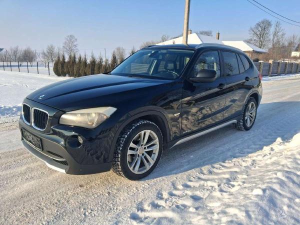 Black BMW X1 2010 in Raseiniai, with an engine capacity of 2.00 L and mileage of 271 thousand km for 5300 €, photo 5 on AUTOMOTO.COM.LV