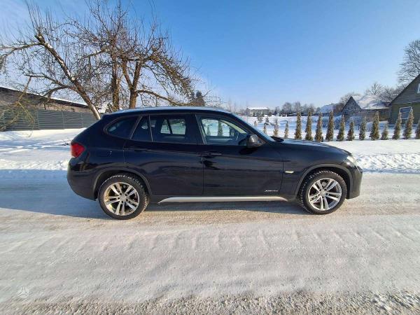 Black BMW X1 2010 in Raseiniai, with an engine capacity of 2.00 L and mileage of 271 thousand km for 5300 €, photo 9 on AUTOMOTO.COM.LV